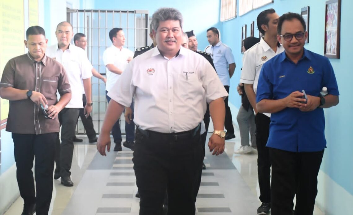 Sekitar Lawatan Kerja YBhg. Dato' Hj Abdul Halim bin Hj Abdul Rahman ... Sekitar Lawatan Kerja YBhg. Dato' Hj Abdul Halim bin Hj Abdul Rahman ...